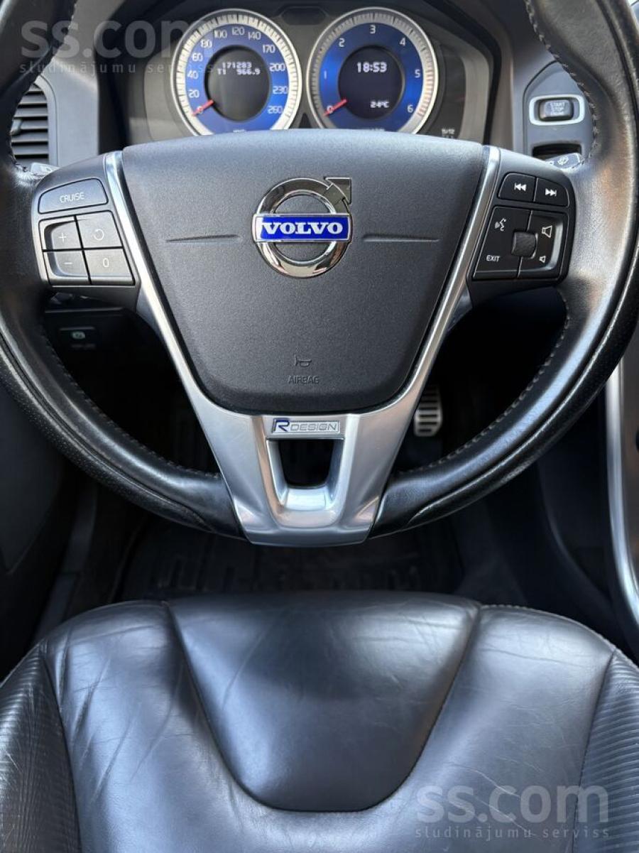 Melns Volvo XC60 2013 Rīga, ar dzinēja tilpumu 2.40 L un nobraukumu 171 tūkst. km par 12400 €, foto 11 vietnē AUTOMOTO.COM.LV