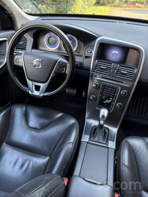 Melns Volvo XC60 2013 Rīga, ar dzinēja tilpumu 2.40 L un nobraukumu 171 tūkst. km par 12400 €, foto 13 vietnē AUTOMOTO.COM.LV
