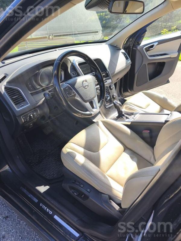 Black Volvo XC60 2013 in Valmiera, with an engine capacity of 2.40 L and mileage of 273 thousand km for 12100 €, photo 8 on AUTOMOTO.COM.LV