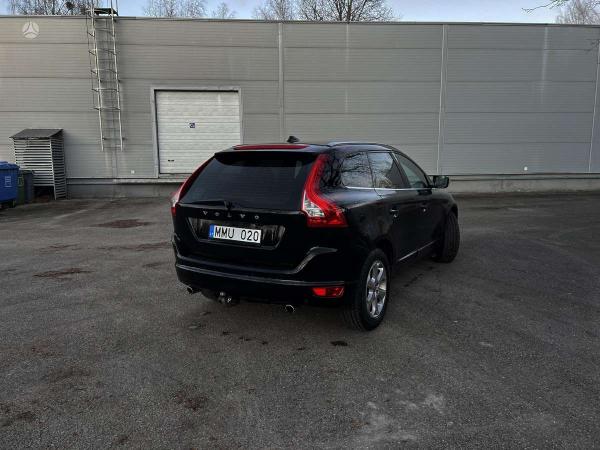 Melns Volvo XC60 2009 Alīta, ar dzinēja tilpumu 2.40 L un nobraukumu 290 tūkst. km par 8000 €, foto 3 vietnē AUTOMOTO.COM.LV