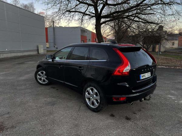 Melns Volvo XC60 2009 Alīta, ar dzinēja tilpumu 2.40 L un nobraukumu 290 tūkst. km par 8000 €, foto 5 vietnē AUTOMOTO.COM.LV