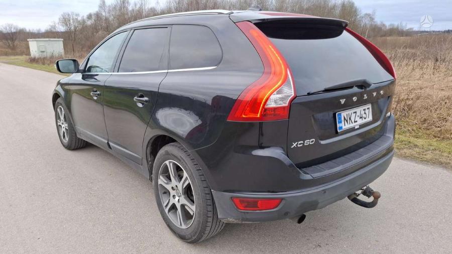 Black Volvo XC60 2010 in Telschi, with an engine capacity of 2.00 L and mileage of 363 thousand km for 4700 €, photo 7 on AUTOMOTO.COM.LV