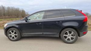 Black Volvo XC60 2010 in Telschi, with an engine capacity of 2.00 L and mileage of 363 thousand km for 4700 €, photo 8 on AUTOMOTO.COM.LV