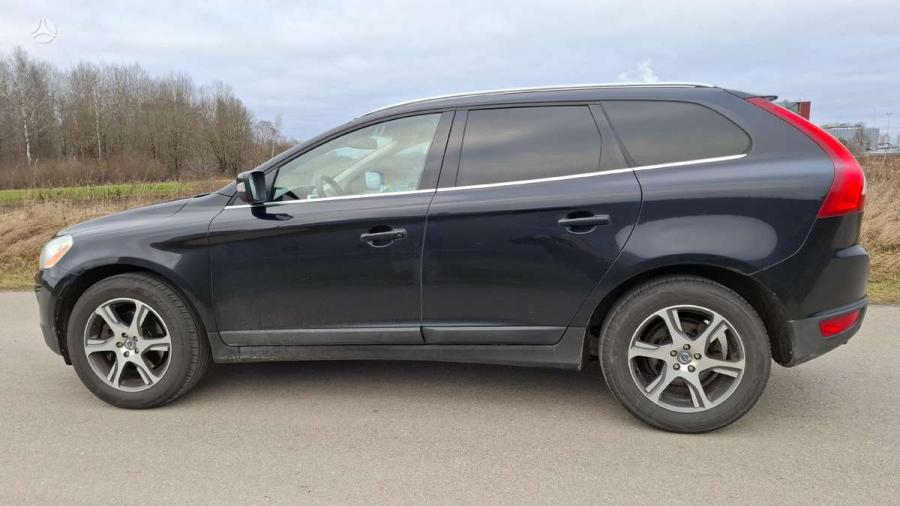 Black Volvo XC60 2010 in Telschi, with an engine capacity of 2.00 L and mileage of 363 thousand km for 4700 €, photo 8 on AUTOMOTO.COM.LV