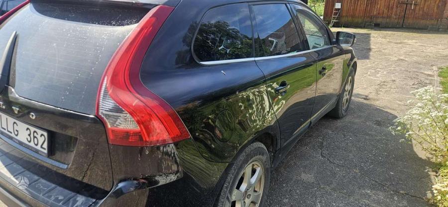 Melns Volvo XC60 2010 Klaipėda, ar dzinēja tilpumu 2.40 L un nobraukumu 386 tūkst. km par 4100 €, foto 3 vietnē AUTOMOTO.COM.LV