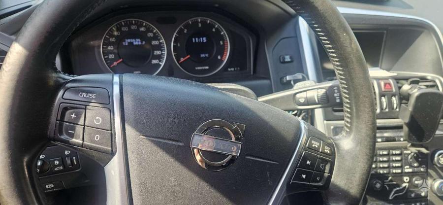Melns Volvo XC60 2010 Klaipėda, ar dzinēja tilpumu 2.40 L un nobraukumu 386 tūkst. km par 4100 €, foto 6 vietnē AUTOMOTO.COM.LV