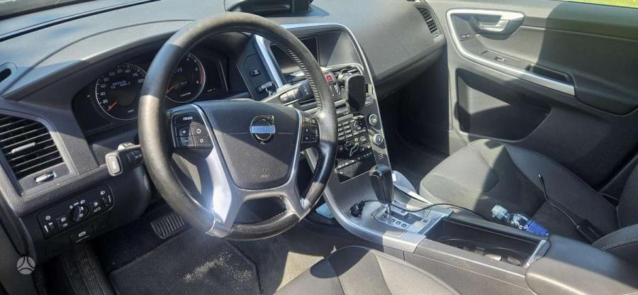 Melns Volvo XC60 2010 Klaipėda, ar dzinēja tilpumu 2.40 L un nobraukumu 386 tūkst. km par 4100 €, foto 7 vietnē AUTOMOTO.COM.LV