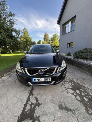 Melns Volvo XC60 2010 Tauragė, ar dzinēja tilpumu 2.40 L un nobraukumu 284 tūkst. km par 7300 €, foto  vietnē AUTOMOTO.COM.LV