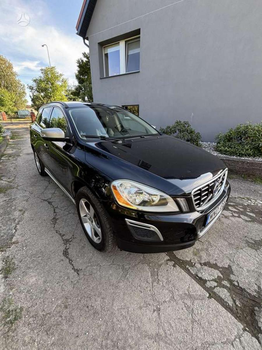 Melns Volvo XC60 2010 Tauragė, ar dzinēja tilpumu 2.40 L un nobraukumu 284 tūkst. km par 7300 €, foto 4 vietnē AUTOMOTO.COM.LV