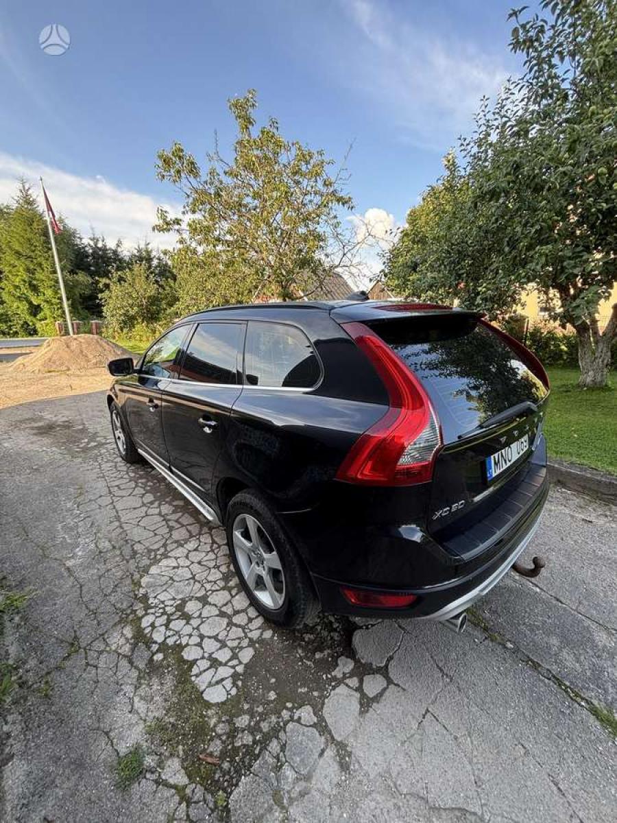 Melns Volvo XC60 2010 Tauragė, ar dzinēja tilpumu 2.40 L un nobraukumu 284 tūkst. km par 7300 €, foto 6 vietnē AUTOMOTO.COM.LV