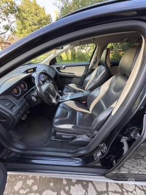 Melns Volvo XC60 2010 Tauragė, ar dzinēja tilpumu 2.40 L un nobraukumu 284 tūkst. km par 7300 €, foto 8 vietnē AUTOMOTO.COM.LV