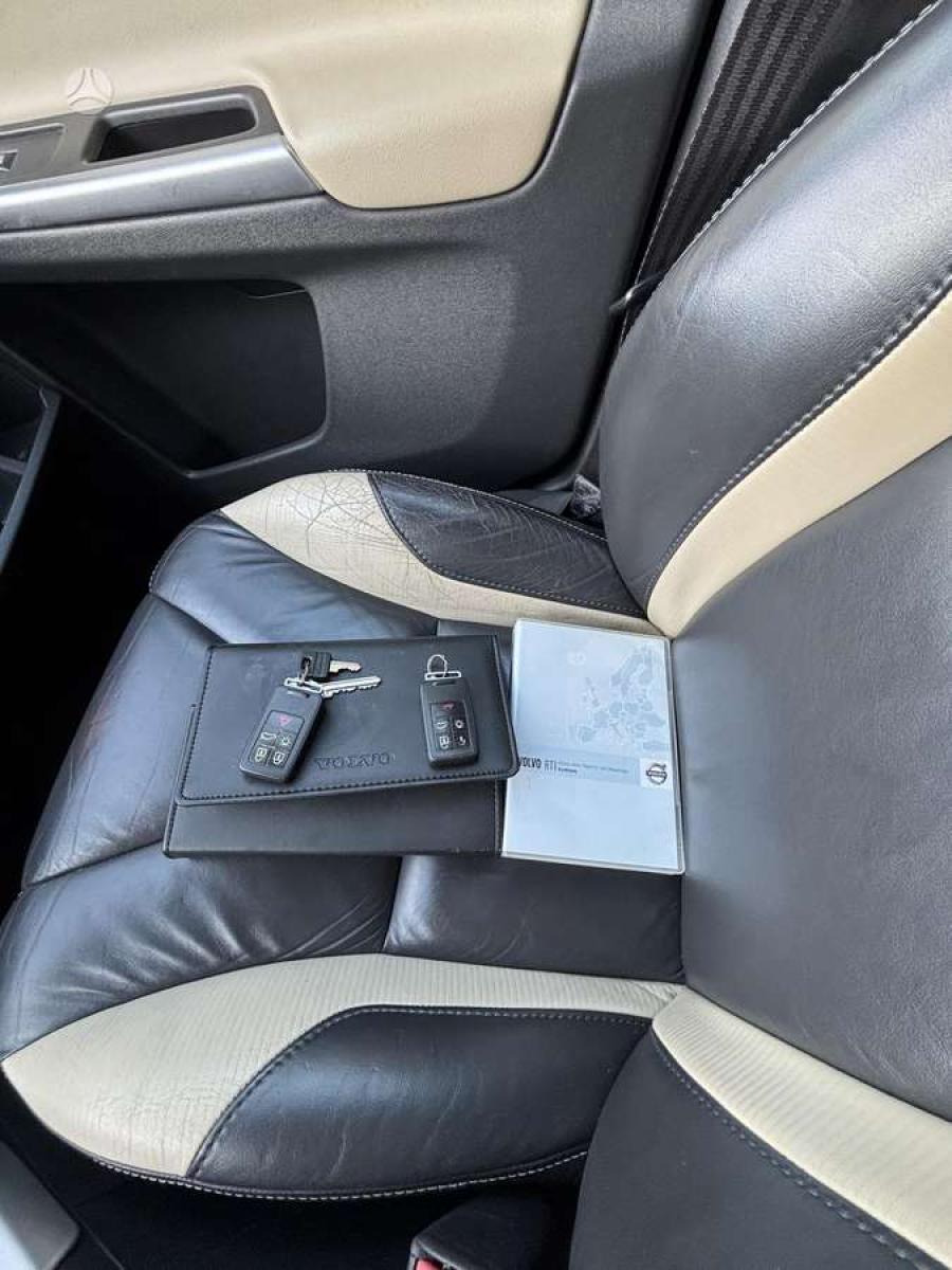 Melns Volvo XC60 2010 Tauragė, ar dzinēja tilpumu 2.40 L un nobraukumu 284 tūkst. km par 7300 €, foto 10 vietnē AUTOMOTO.COM.LV
