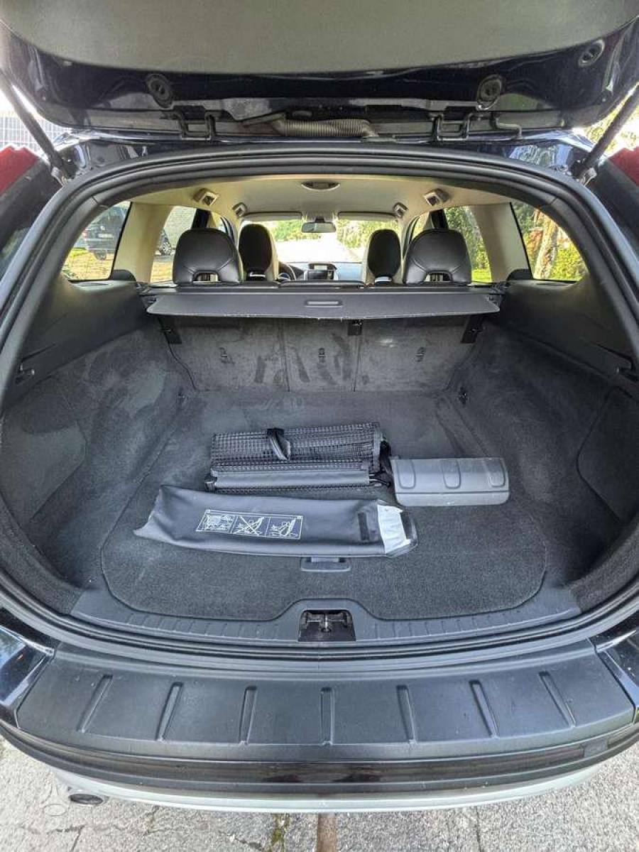 Melns Volvo XC60 2010 Tauragė, ar dzinēja tilpumu 2.40 L un nobraukumu 284 tūkst. km par 7300 €, foto 11 vietnē AUTOMOTO.COM.LV