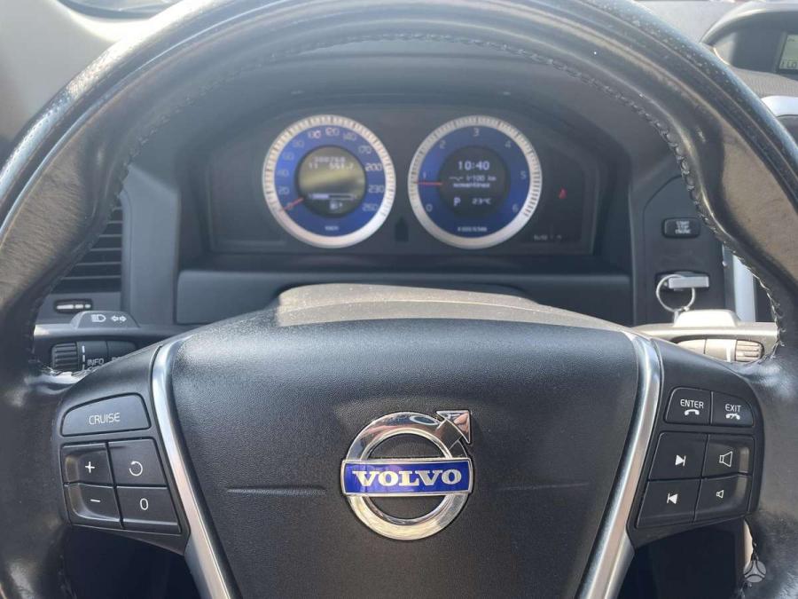 Black Volvo XC60 2010 in Vilnius, with an engine capacity of 2.40 L and mileage of 300 thousand km for 7600 €, photo 9 on AUTOMOTO.COM.LV