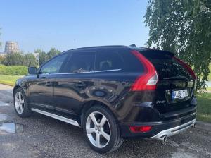 Black Volvo XC60 2010 in Vilnius, with an engine capacity of 2.40 L and mileage of 300 thousand km for 7600 €, photo 5 on AUTOMOTO.COM.LV