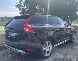 Black Volvo XC60 2010 in Vilnius, with an engine capacity of 2.40 L and mileage of 300 thousand km for 7600 €, photo 6 on AUTOMOTO.COM.LV