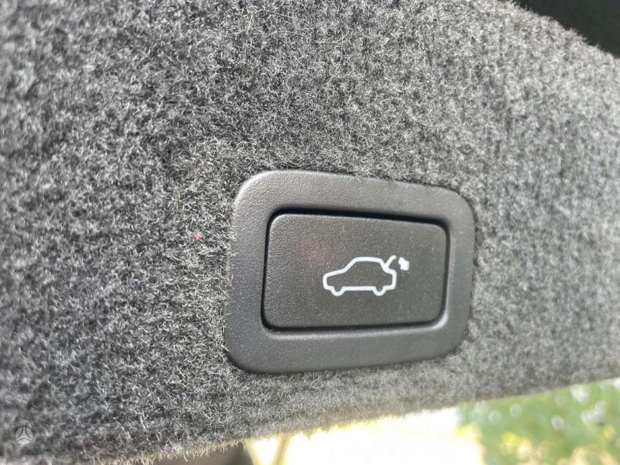 Black Volvo XC60 2010 in Vilnius, with an engine capacity of 2.40 L and mileage of 300 thousand km for 7600 €, photo 14 on AUTOMOTO.COM.LV
