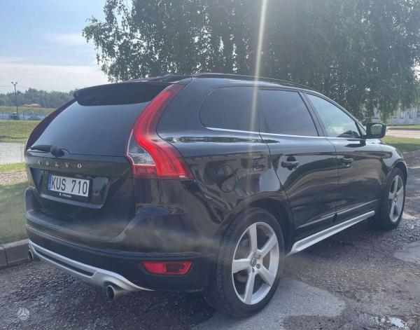 Melns Volvo XC60 2010 Viļņa, ar dzinēja tilpumu 2.40 L un nobraukumu 300 tūkst. km par 6990 €, foto 5 vietnē AUTOMOTO.COM.LV