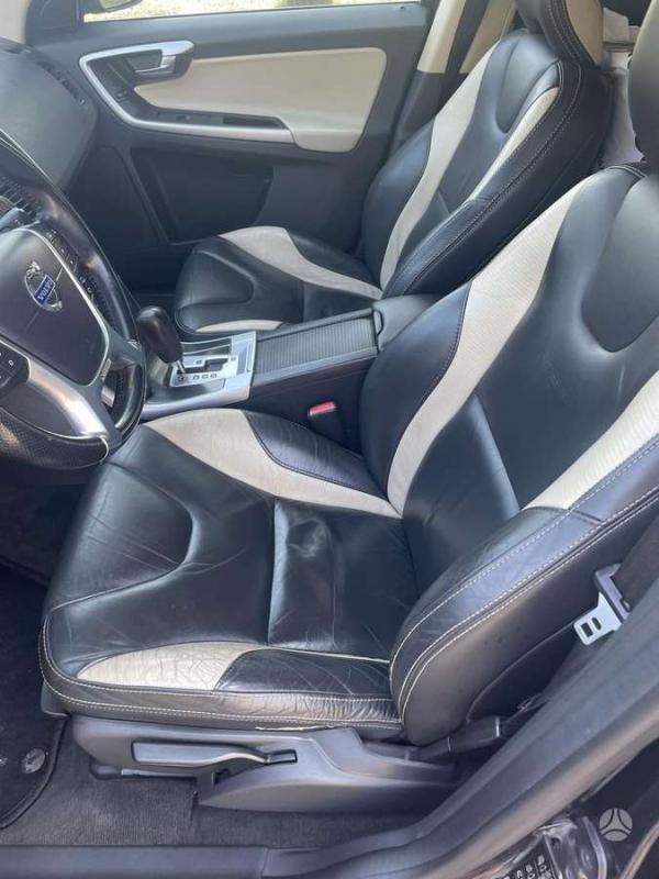 Melns Volvo XC60 2010 Viļņa, ar dzinēja tilpumu 2.40 L un nobraukumu 300 tūkst. km par 6990 €, foto 6 vietnē AUTOMOTO.COM.LV