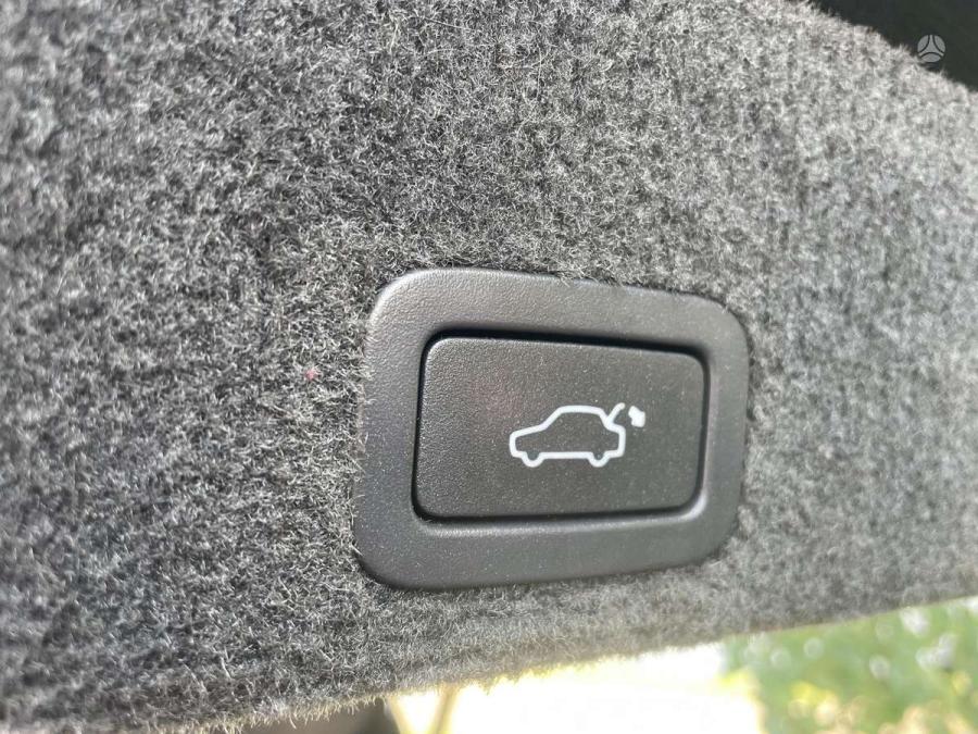 Black Volvo XC60 2010 in Vilnius, with an engine capacity of 2.40 L and mileage of 300 thousand km for 6990 €, photo 14 on AUTOMOTO.COM.LV