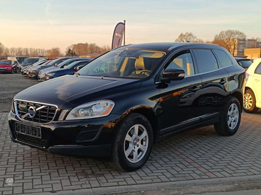 Black Volvo XC60 2011 in Kretinga, with an engine capacity of 2.40 L and mileage of 231 thousand km for 9300 €, photo 1 on AUTOMOTO.COM.LV