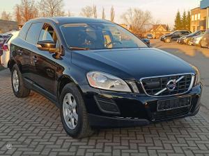 Black Volvo XC60 2011 in Kretinga, with an engine capacity of 2.40 L and mileage of 231 thousand km for 9300 €, photo 2 on AUTOMOTO.COM.LV