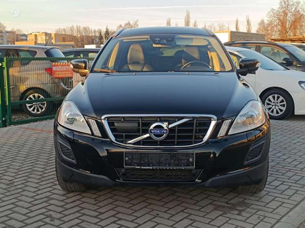 Black Volvo XC60 2011 in Kretinga, with an engine capacity of 2.40 L and mileage of 231 thousand km for 9300 €, photo 3 on AUTOMOTO.COM.LV