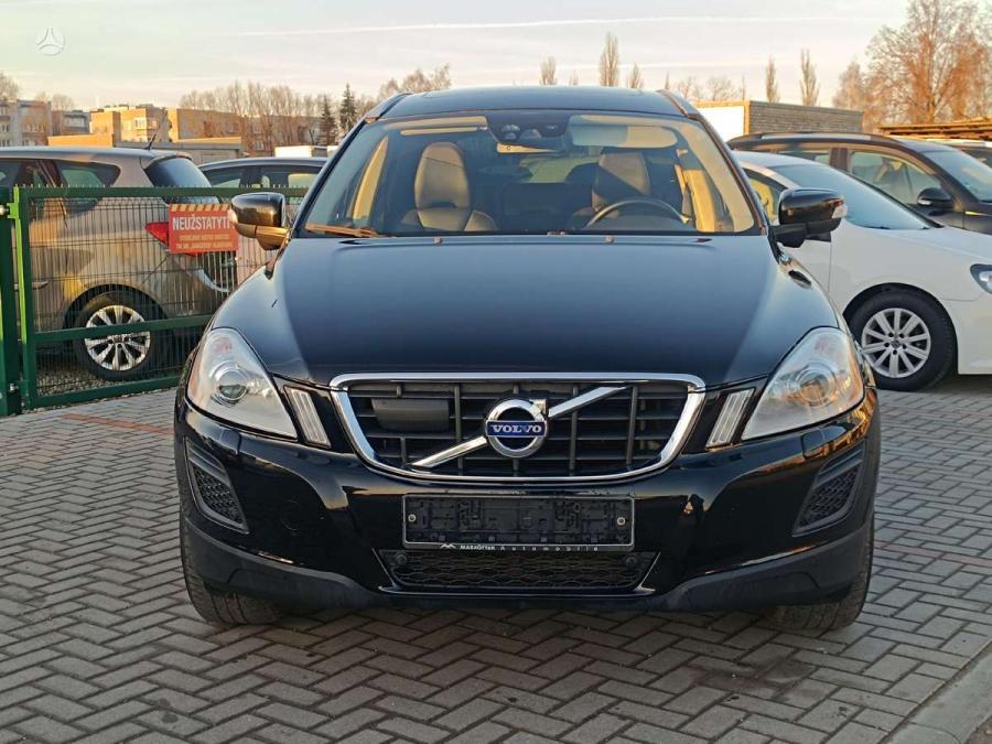 Black Volvo XC60 2011 in Kretinga, with an engine capacity of 2.40 L and mileage of 231 thousand km for 9300 €, photo 3 on AUTOMOTO.COM.LV