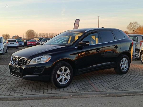 Black Volvo XC60 2011 in Kretinga, with an engine capacity of 2.40 L and mileage of 231 thousand km for 9300 €, photo 9 on AUTOMOTO.COM.LV
