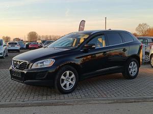 Black Volvo XC60 2011 in Kretinga, with an engine capacity of 2.40 L and mileage of 231 thousand km for 9300 €, photo 9 on AUTOMOTO.COM.LV