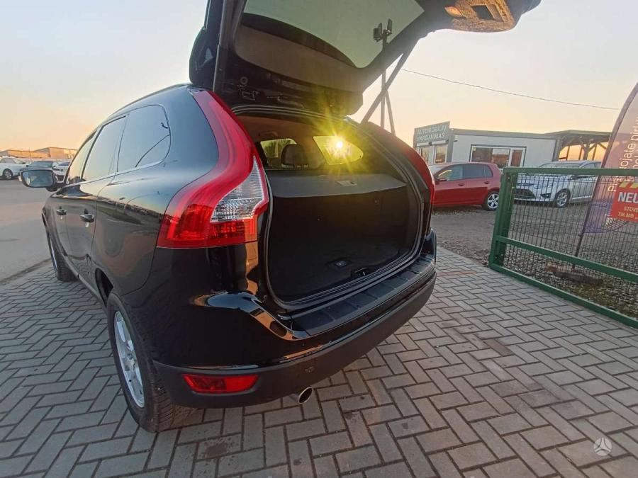 Black Volvo XC60 2011 in Kretinga, with an engine capacity of 2.40 L and mileage of 231 thousand km for 9300 €, photo 17 on AUTOMOTO.COM.LV