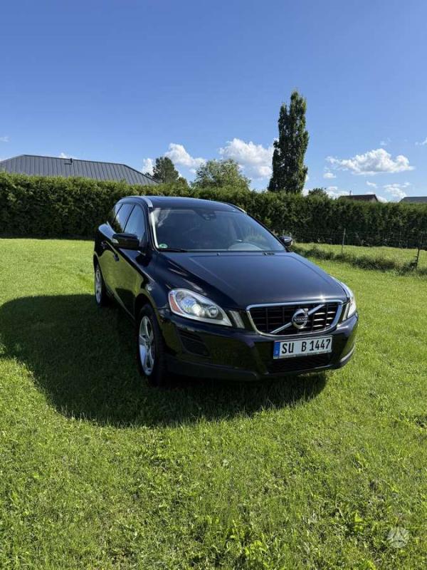 Black Volvo XC60 2012 in Kaunas, with an engine capacity of 2.00 L and mileage of 292 thousand km for 9350 €, photo 1 on AUTOMOTO.COM.LV