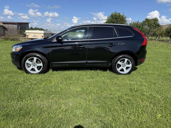 Black Volvo XC60 2012 in Kaunas, with an engine capacity of 2.00 L and mileage of 292 thousand km for 9350 €, photo 3 on AUTOMOTO.COM.LV