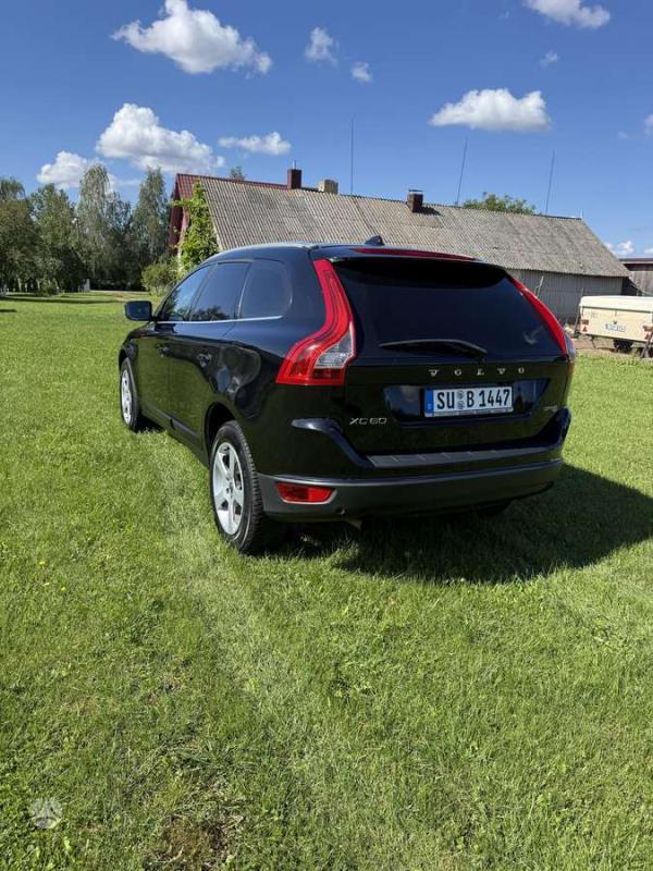 Black Volvo XC60 2012 in Kaunas, with an engine capacity of 2.00 L and mileage of 292 thousand km for 9350 €, photo 7 on AUTOMOTO.COM.LV