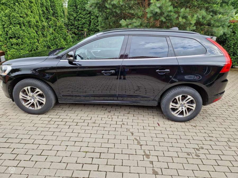 Black Volvo XC60 2013 in Klaipeda, with an engine capacity of 2.00 L and mileage of 251 thousand km for 9999 €, photo 8 on AUTOMOTO.COM.LV