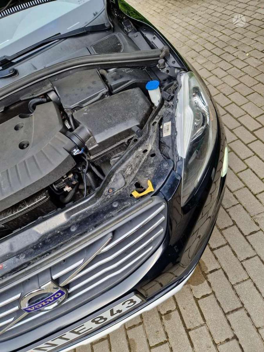 Black Volvo XC60 2013 in Klaipeda, with an engine capacity of 2.00 L and mileage of 251 thousand km for 9999 €, photo 10 on AUTOMOTO.COM.LV