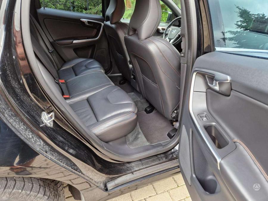 Black Volvo XC60 2013 in Klaipeda, with an engine capacity of 2.00 L and mileage of 251 thousand km for 9999 €, photo 13 on AUTOMOTO.COM.LV