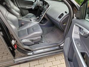 Black Volvo XC60 2013 in Klaipeda, with an engine capacity of 2.00 L and mileage of 251 thousand km for 9999 €, photo 14 on AUTOMOTO.COM.LV