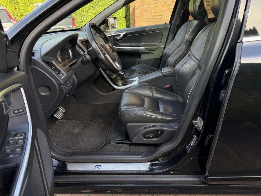 Melns Volvo XC60 2014 Alīta, ar dzinēja tilpumu 2.00 L un nobraukumu 230 tūkst. km par 13500 €, foto 22 vietnē AUTOMOTO.COM.LV