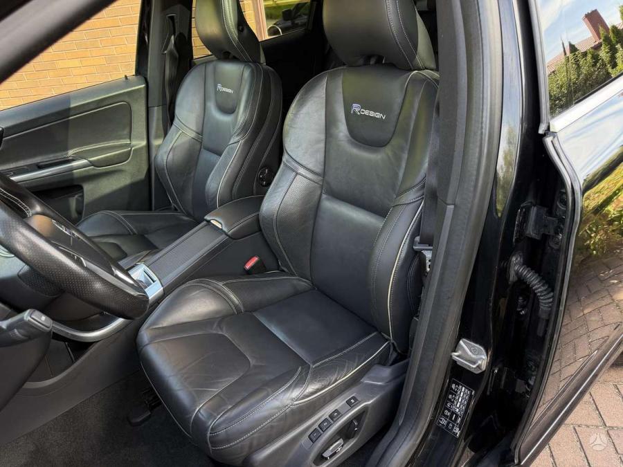 Melns Volvo XC60 2014 Alīta, ar dzinēja tilpumu 2.00 L un nobraukumu 230 tūkst. km par 13500 €, foto 23 vietnē AUTOMOTO.COM.LV