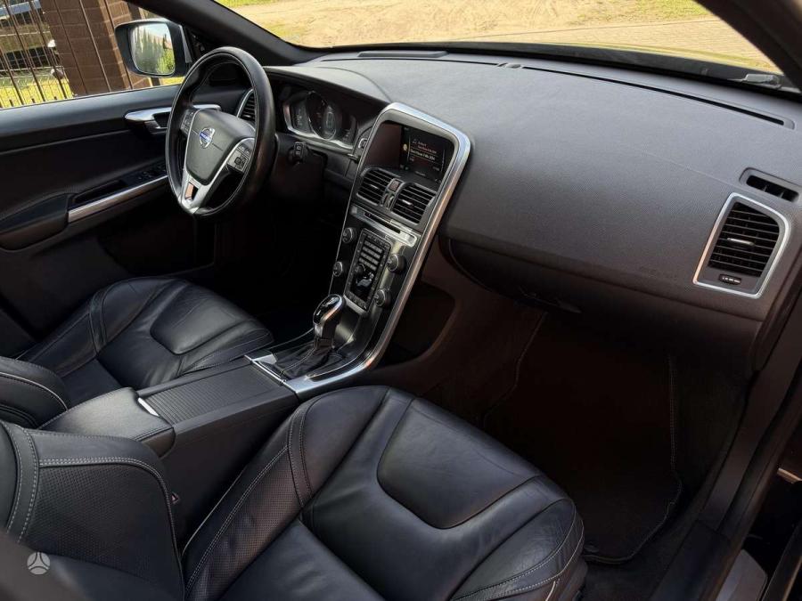 Melns Volvo XC60 2014 Alīta, ar dzinēja tilpumu 2.00 L un nobraukumu 230 tūkst. km par 13500 €, foto 27 vietnē AUTOMOTO.COM.LV