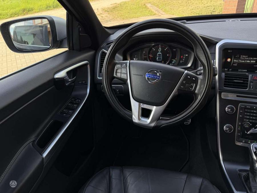 Melns Volvo XC60 2014 Alīta, ar dzinēja tilpumu 2.00 L un nobraukumu 230 tūkst. km par 13500 €, foto 28 vietnē AUTOMOTO.COM.LV