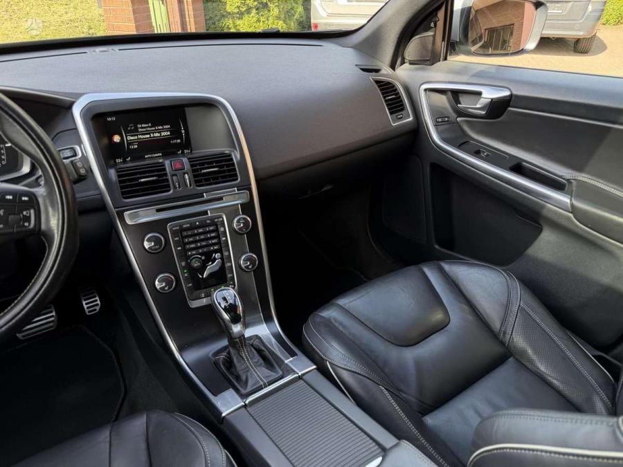 Melns Volvo XC60 2014 Alīta, ar dzinēja tilpumu 2.00 L un nobraukumu 230 tūkst. km par 13500 €, foto 30 vietnē AUTOMOTO.COM.LV
