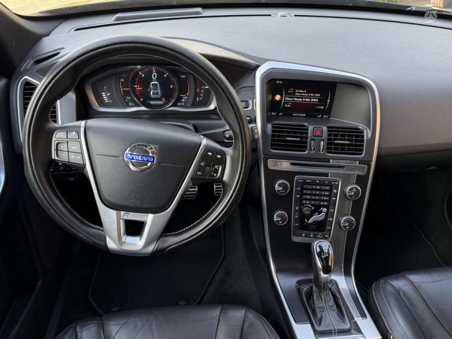 Melns Volvo XC60 2014 Alīta, ar dzinēja tilpumu 2.00 L un nobraukumu 230 tūkst. km par 13500 €, foto 32 vietnē AUTOMOTO.COM.LV
