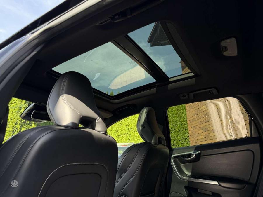 Melns Volvo XC60 2014 Alīta, ar dzinēja tilpumu 2.00 L un nobraukumu 230 tūkst. km par 13500 €, foto 34 vietnē AUTOMOTO.COM.LV
