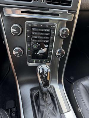 Melns Volvo XC60 2014 Alīta, ar dzinēja tilpumu 2.00 L un nobraukumu 230 tūkst. km par 13500 €, foto 40 vietnē AUTOMOTO.COM.LV