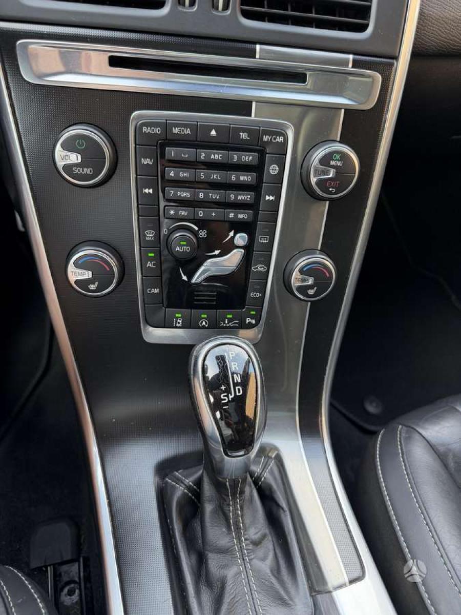 Melns Volvo XC60 2014 Alīta, ar dzinēja tilpumu 2.00 L un nobraukumu 230 tūkst. km par 13500 €, foto 40 vietnē AUTOMOTO.COM.LV