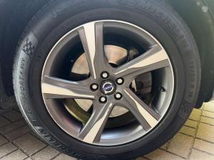 Melns Volvo XC60 2014 Alīta, ar dzinēja tilpumu 2.00 L un nobraukumu 230 tūkst. km par 13500 €, foto 45 vietnē AUTOMOTO.COM.LV