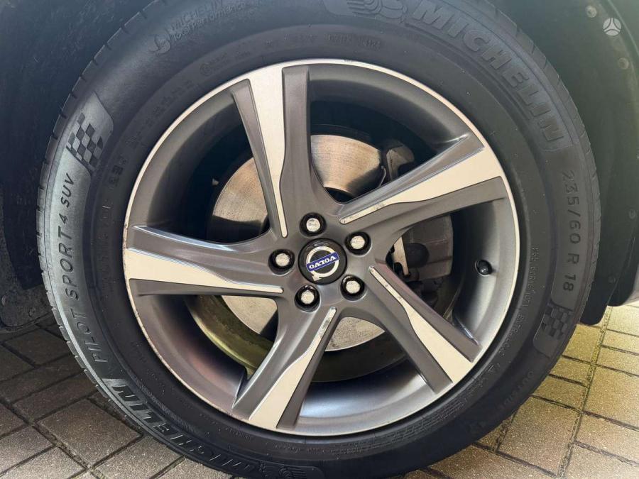 Melns Volvo XC60 2014 Alīta, ar dzinēja tilpumu 2.00 L un nobraukumu 230 tūkst. km par 13500 €, foto 45 vietnē AUTOMOTO.COM.LV