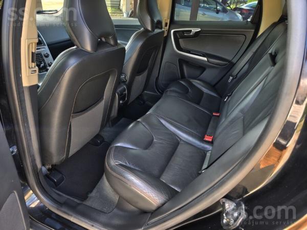 Melns Volvo XC60 2011 Ogre, ar dzinēja tilpumu 2.40 L un nobraukumu 283 tūkst. km par 9270 €, foto 10 vietnē AUTOMOTO.COM.LV